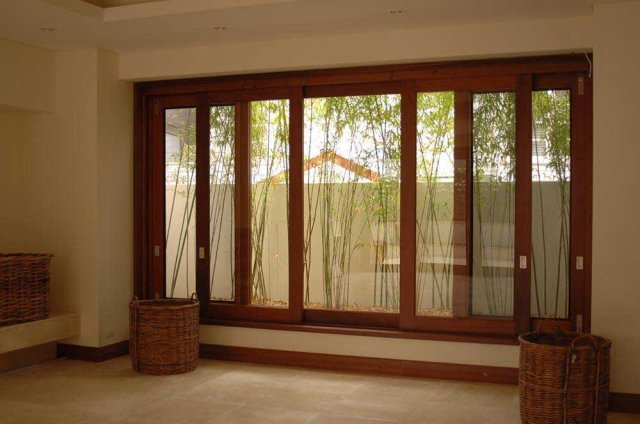 Sliding windows gallery