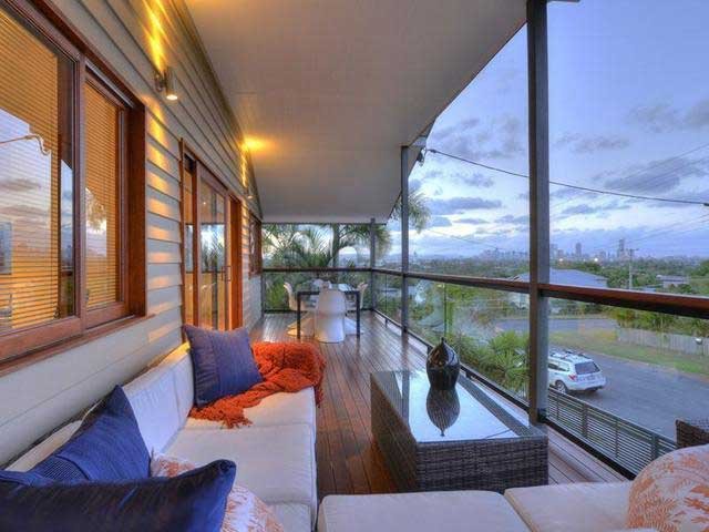 Sliding windows gallery